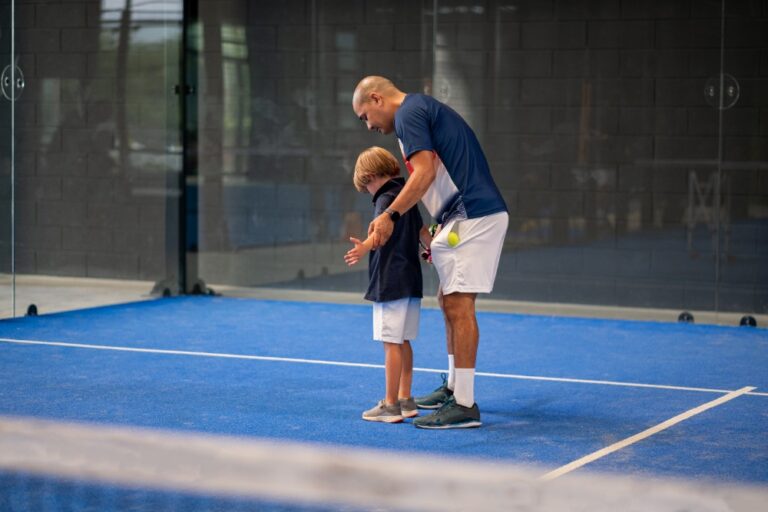 Padel trainer worden? Volg deze opleiding en start als instructeur!